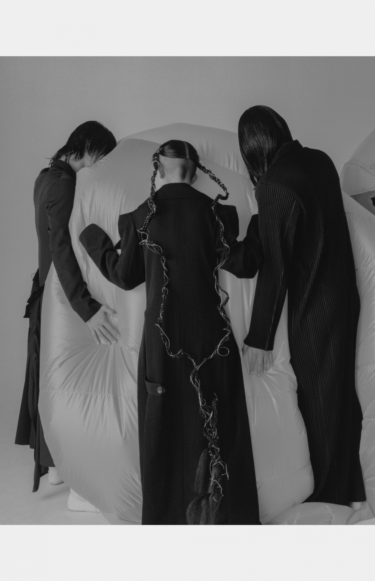 POSITIONS — UTAHA (Wednesday Campanella) │ QUI - Fashion & Culture media